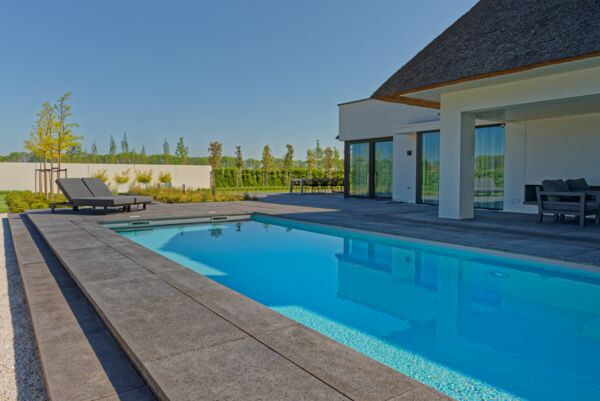 Schellevis® Zwembadrand Carbon 100x100x5 cm | Burman Sierbestrating